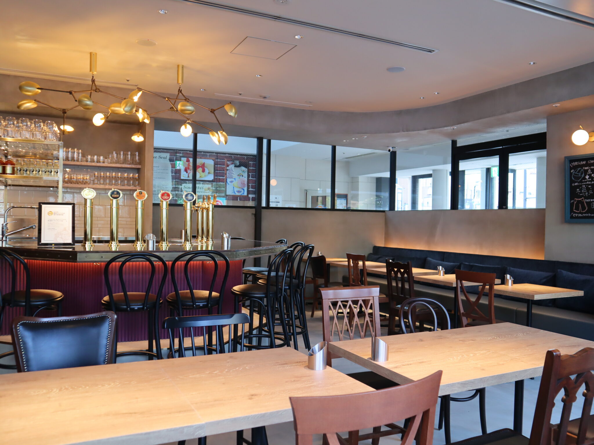 1人でサクッとみんなでワイワイと。恵比寿に新ビールスポット誕生！ YEBISU BAR STAND 恵比寿ガーデンプレイス店オープン | 日本ビアジャーナリスト協会